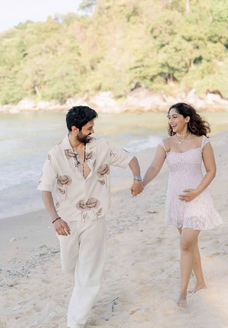 Photos: Reba John and Joemon Joseph look adorable in pregnancy ...