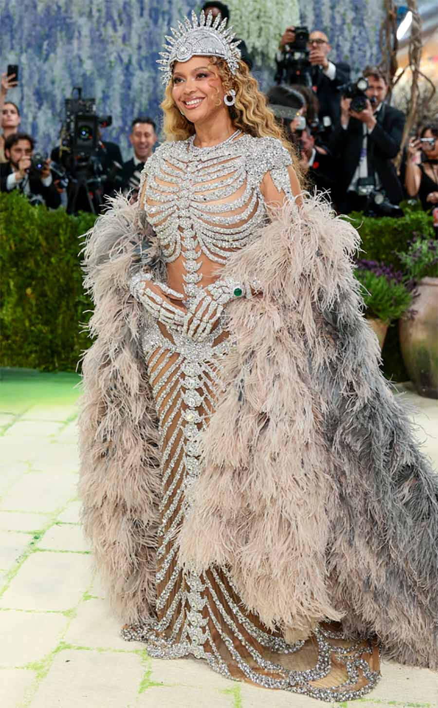 Beyoncé Returns to Met Gala After a Decade; Rihanna Adds Drama in ...