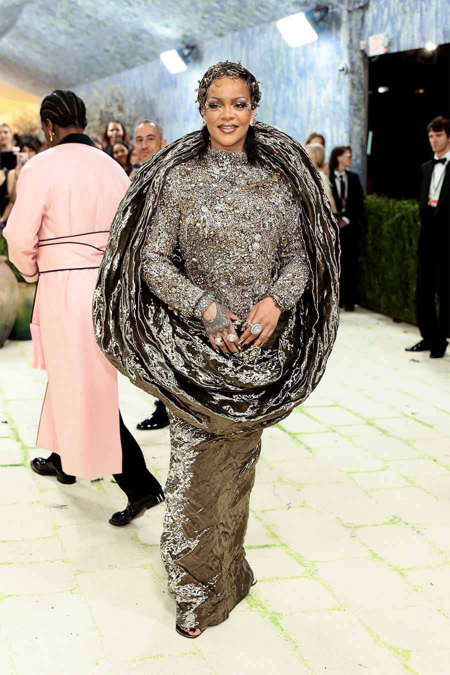 Beyoncé Returns to Met Gala After a Decade; Rihanna Adds Drama in ...