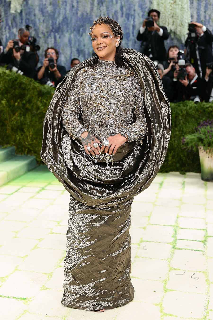 Beyoncé Returns to Met Gala After a Decade; Rihanna Adds Drama in ...